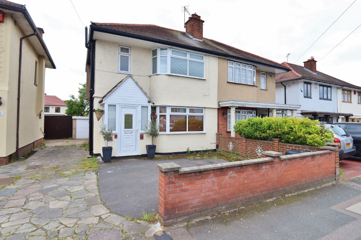 Collier Row Road, Collier Row, RM5 | Keystones Property